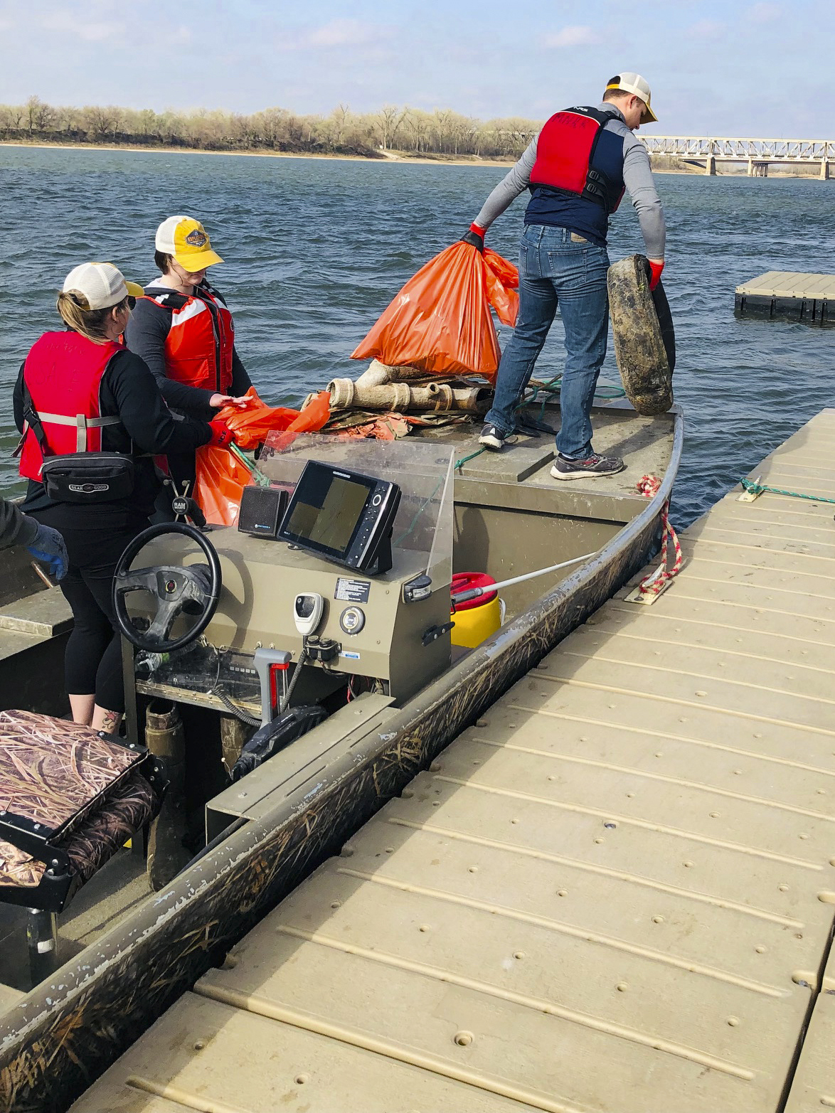 Missouri River Cleanup - Friends of the Missouri National Recreational ...